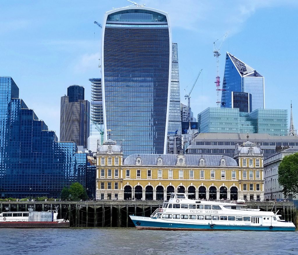 5 FAVORITE MEMORIES LONDON - Passage For Two